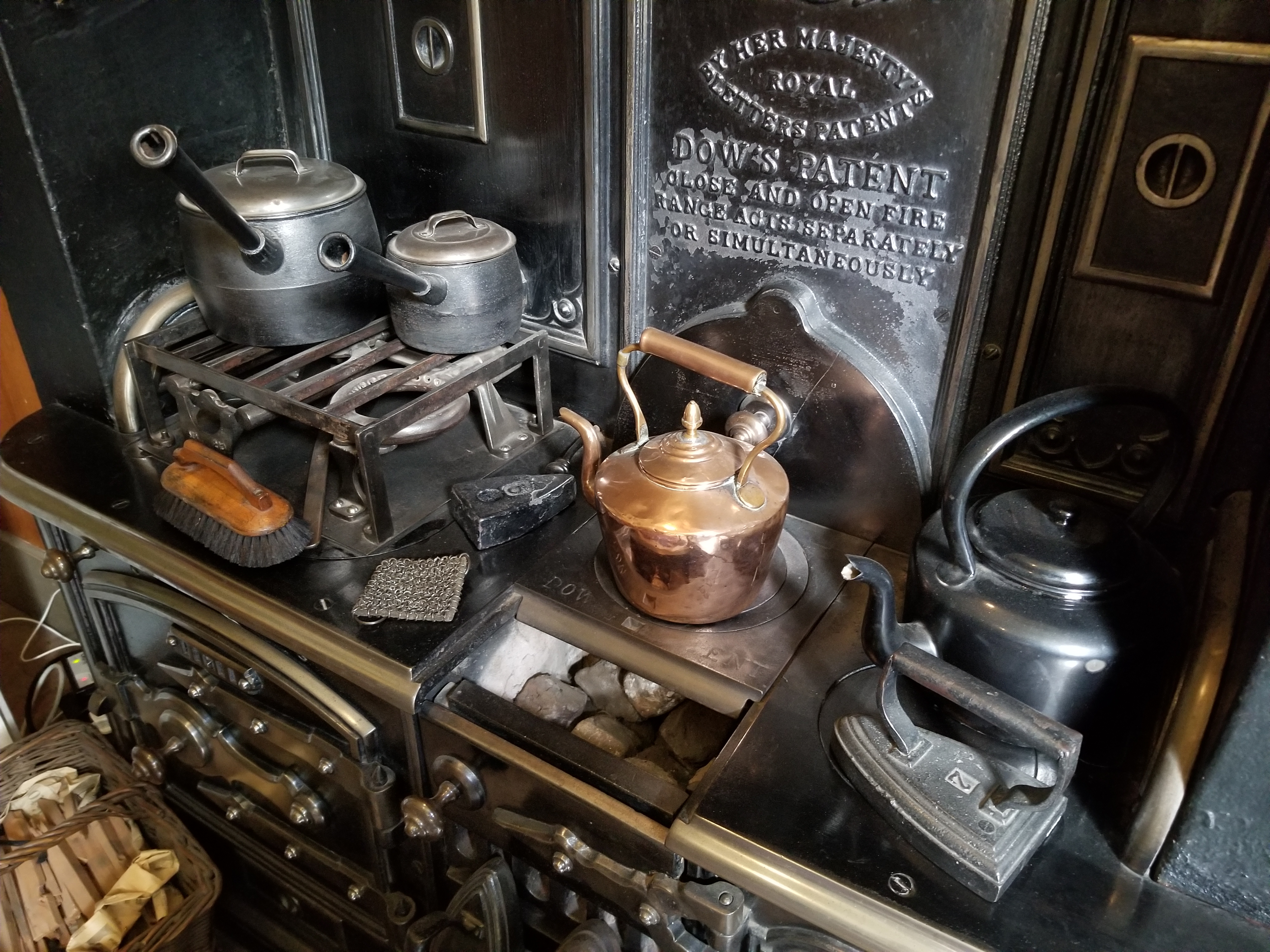 Picture 3 Tenement House – Chicks on the Case
