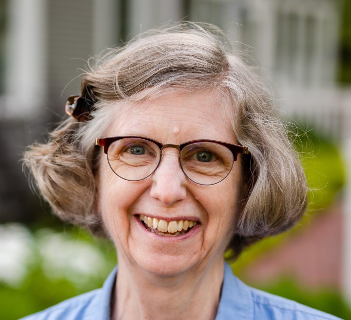 Guest Chick: Molly MacRae & #Giveaway – Chicks on the Case